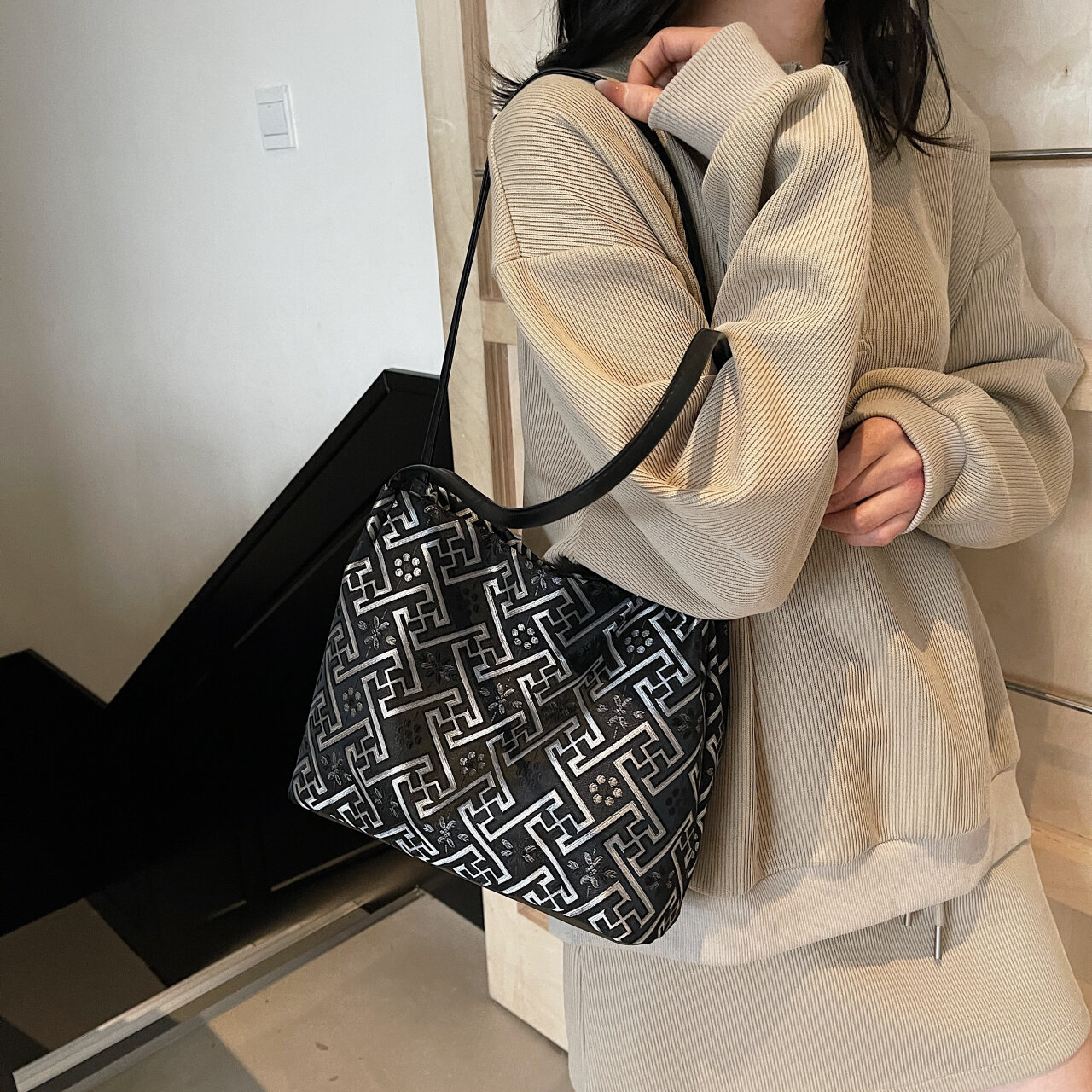 Сумка , фактура тиснение, черный — фото 1
