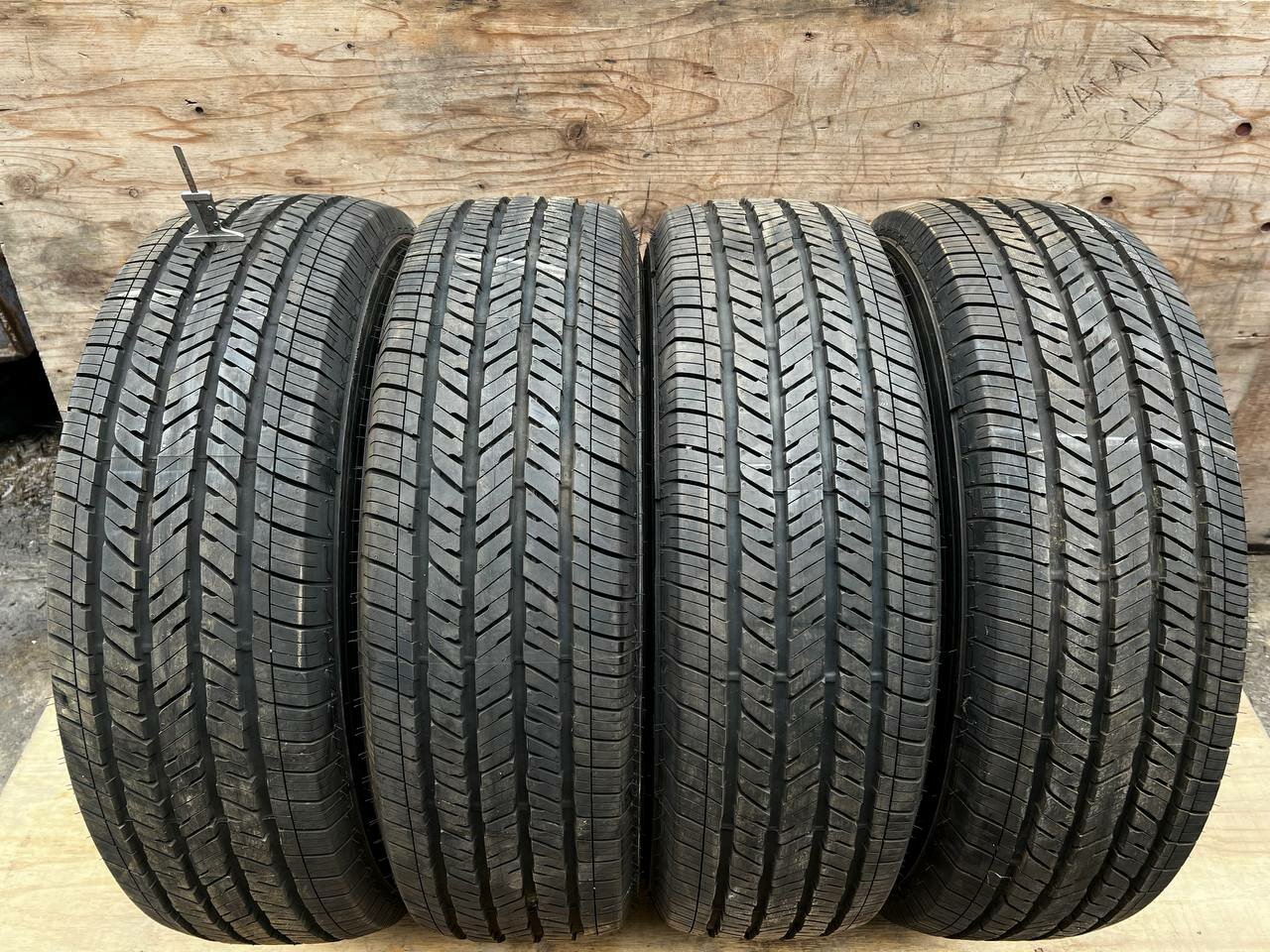 Bridgestone Dueler H/T 685 255 70 R18 летние БУ шины 5-10% износ, 4 шт.