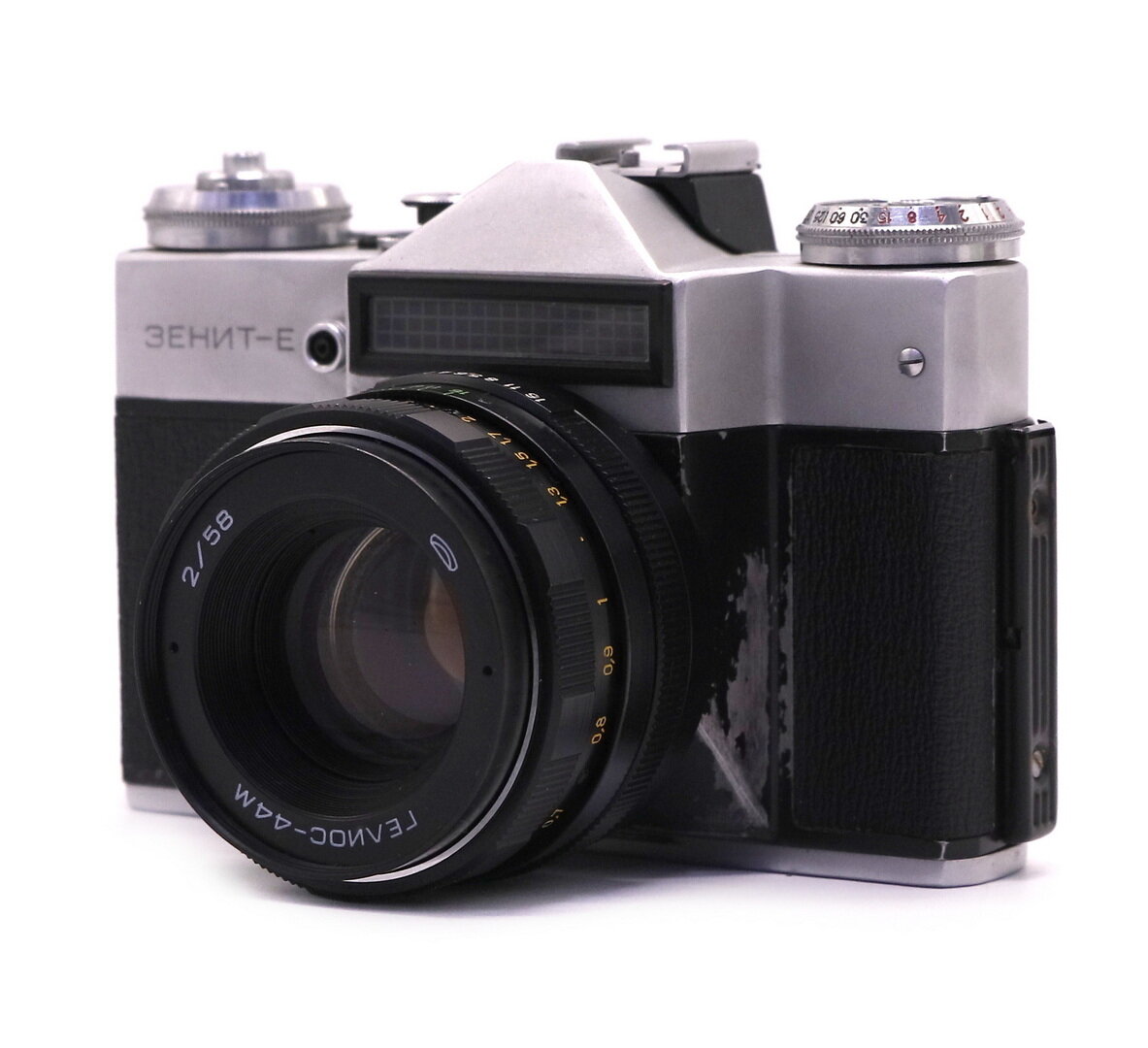 Советский фотоаппарат Зенит Е + Гелиос-44М