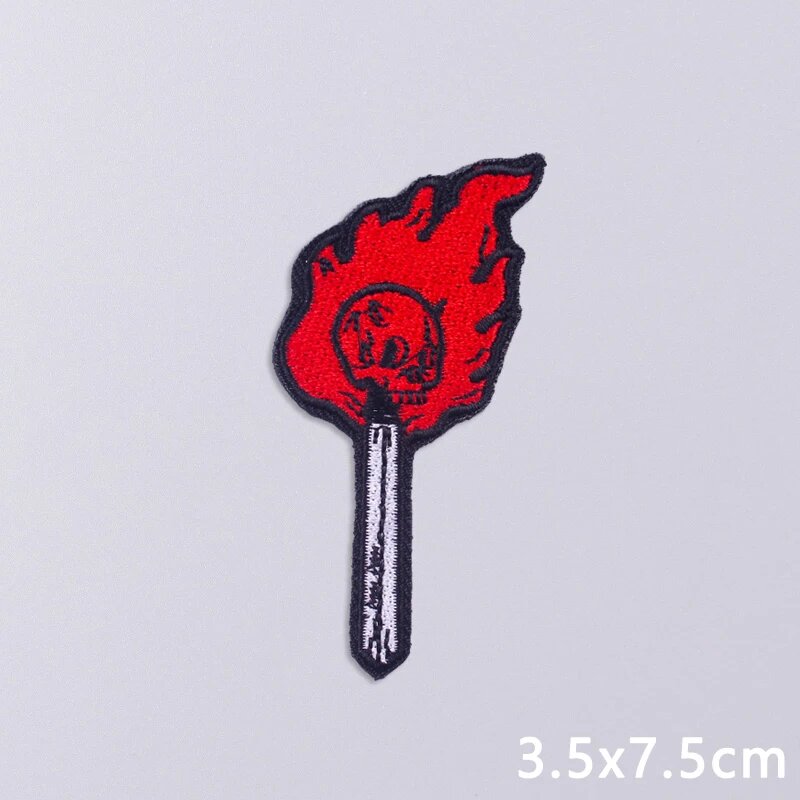 Нашивка череп в огне, красный, 3.5x7.5 см, PE6092CT