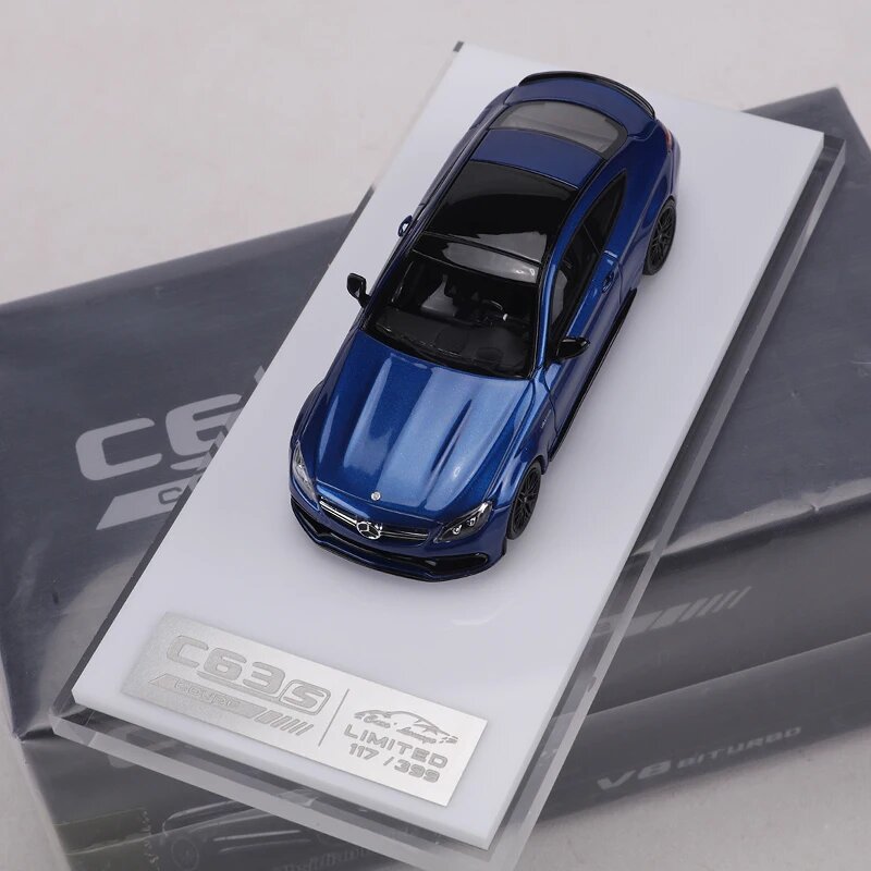 Maisto 1:64 Mercedes-Benz C63S Coupe, синий