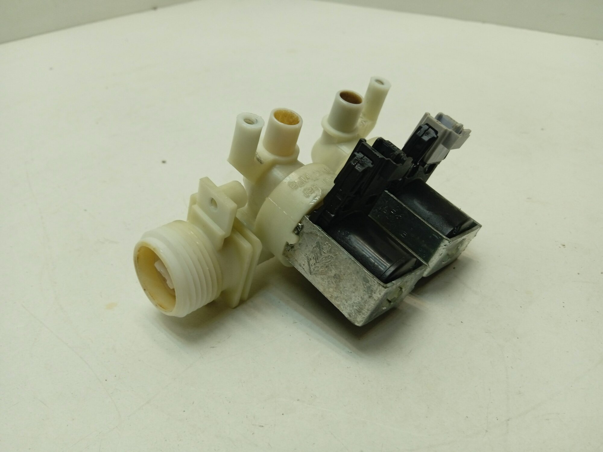 RST602 кт158 Клапан подачи воды для стиральной машины Hotpoint-Ariston RST602 б/у
