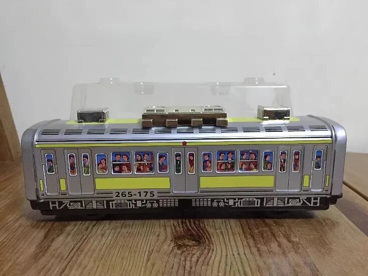 Металлическая заводная игрушка поезд