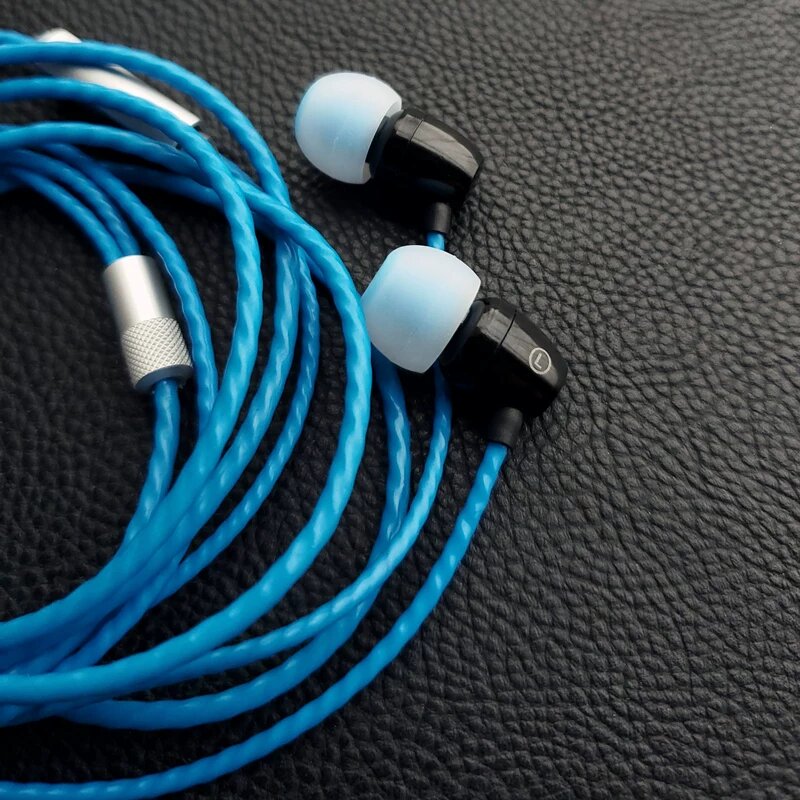 Наушники вкладышные с шумоподавлением HIFI черного цвета с микрофоном для четких звонков и наслаждения музыкой