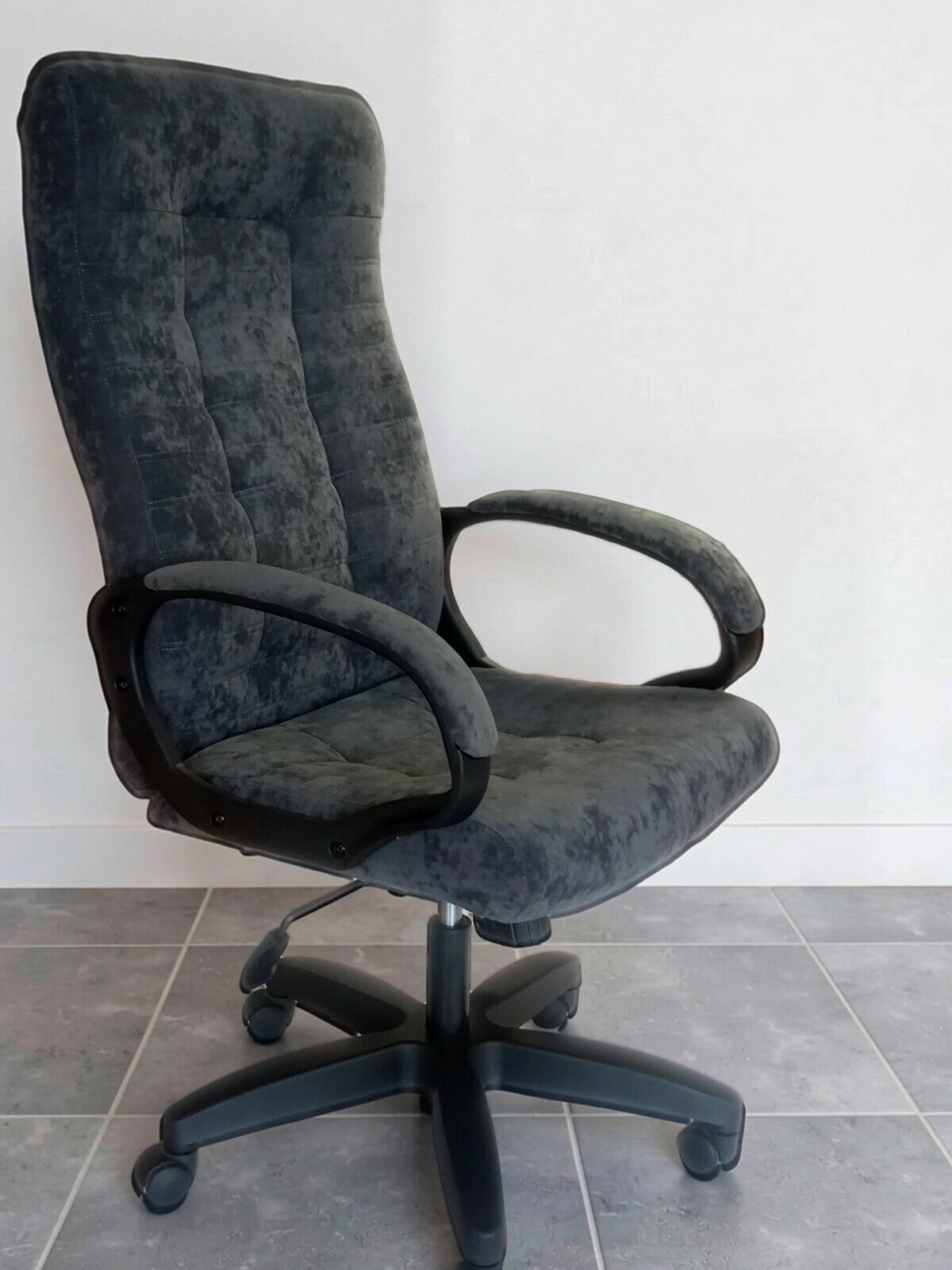 Игровое компьютерное кресло StylChairс Атлант Софт Люкс, серый велюр