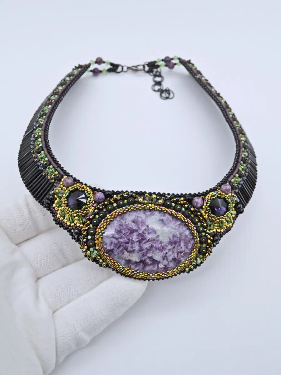 Бусы, бисер, кристаллы Swarovski, кристалл, фиолетовый, зеленый, черный, желтый — фото 1
