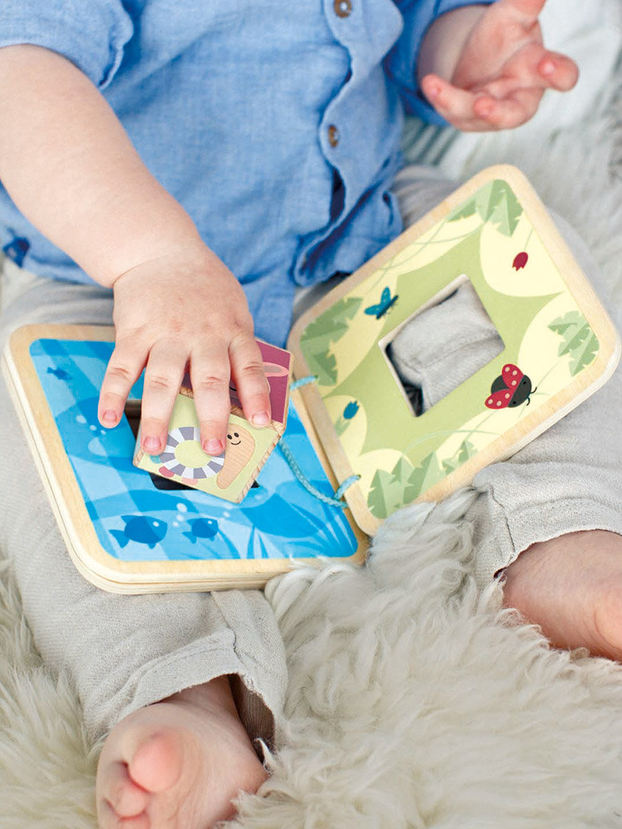 Игрушка Hape книжка головоломка для малышей