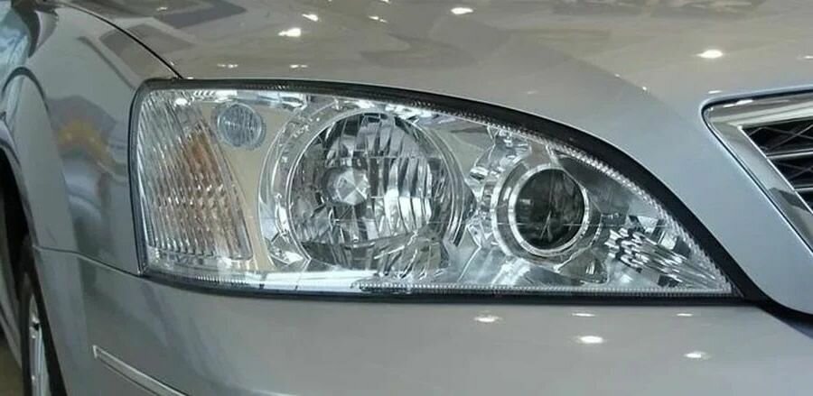Корпус фары (стекло) для Ford Mondeo 3 (2004-2007): прозрачный плафон для ремонта и замены фары Форд Мондео