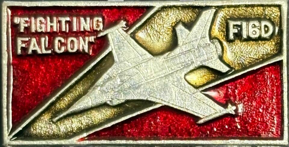Значок Самолет F-16 Fighting Falcon (Боевой сокол) #К-1