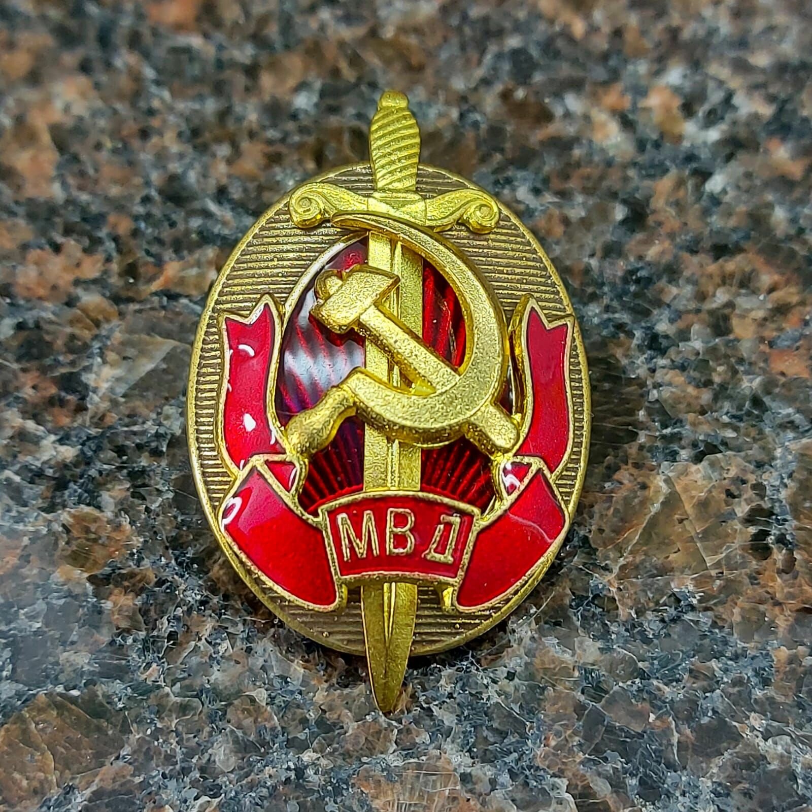 Знак нагрудный Почетный сотрудник МВД