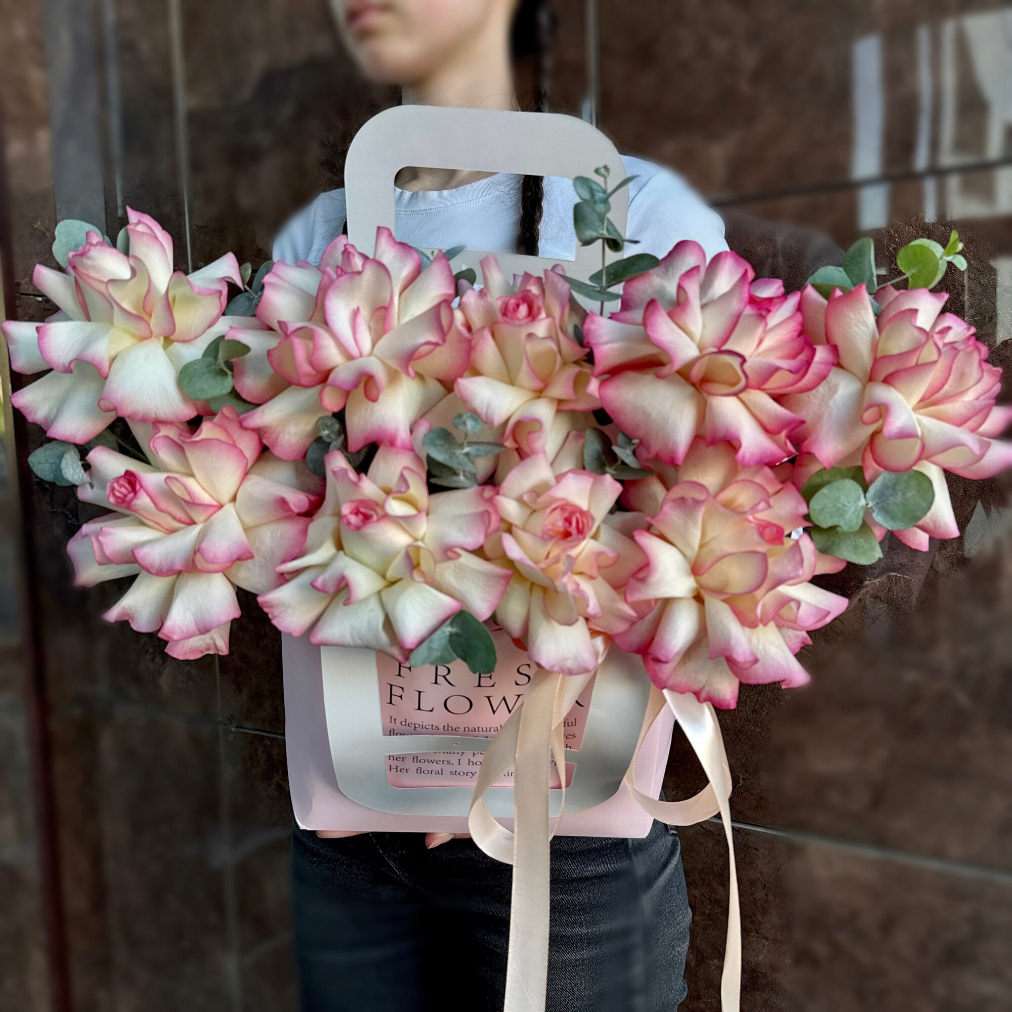 Сумочка SkyFlora "Романс", с розами, эвкалиптом, бежево-розовая