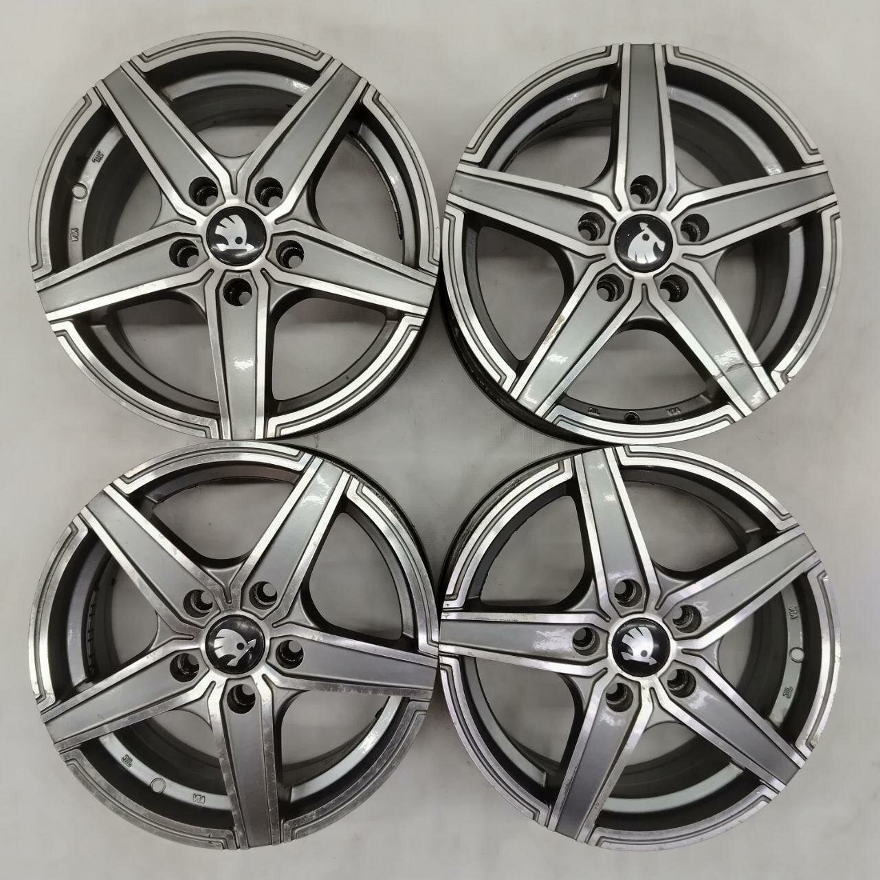Комплект (4 шт) колесных дисков Replica 15x6 PCD 5x112 D57.1 ET44 (Реплика)