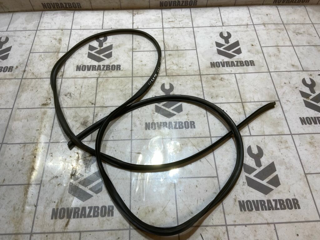 Уплотнитель Kia Cerato 2004-2008