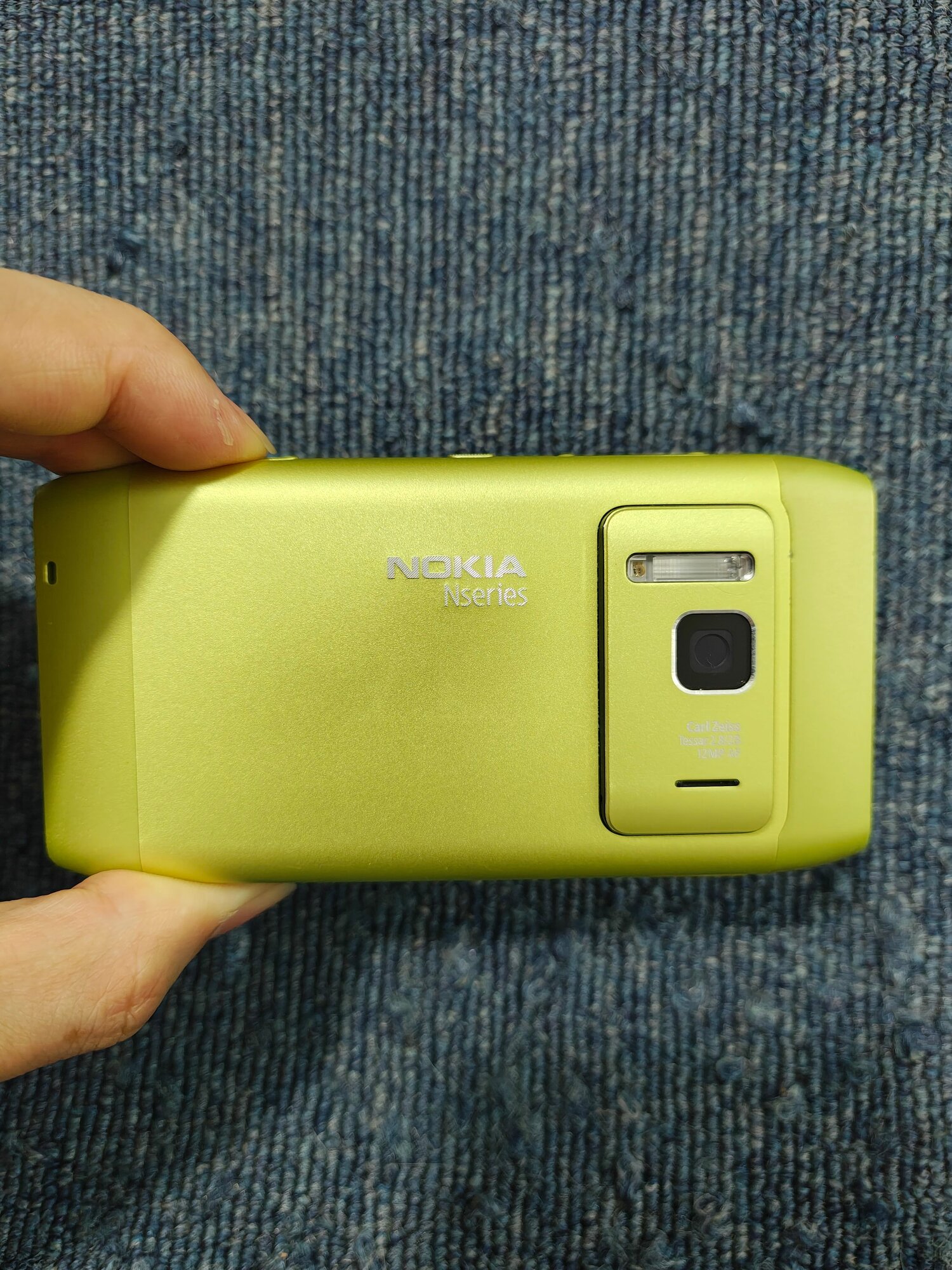 Nokia Мобильный телефон N8, зеленый