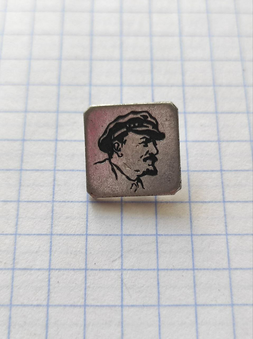 Значок с изображением Ленина