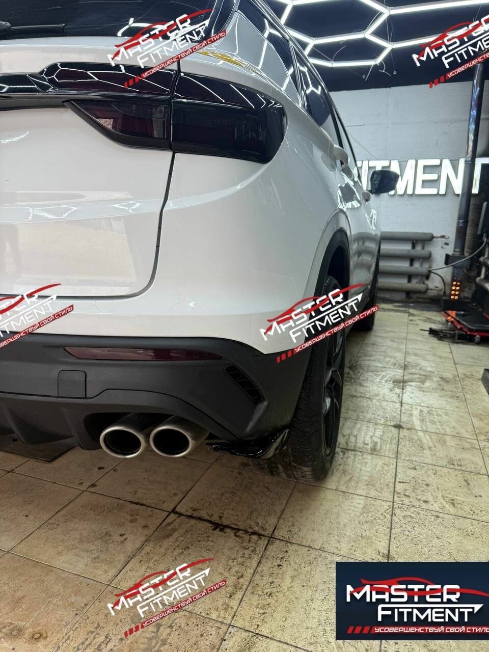 Клыки на задний бампер belgee X50 черный глянец