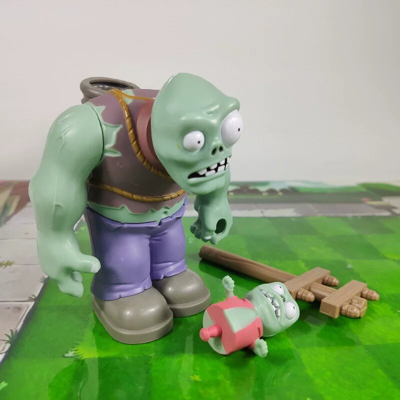 Большие оригинальные игрушки Plants vs. Zombies: Гигантский зомби-ковбой, Глубоководная русалка 2, Гном-байкер 3. Один: