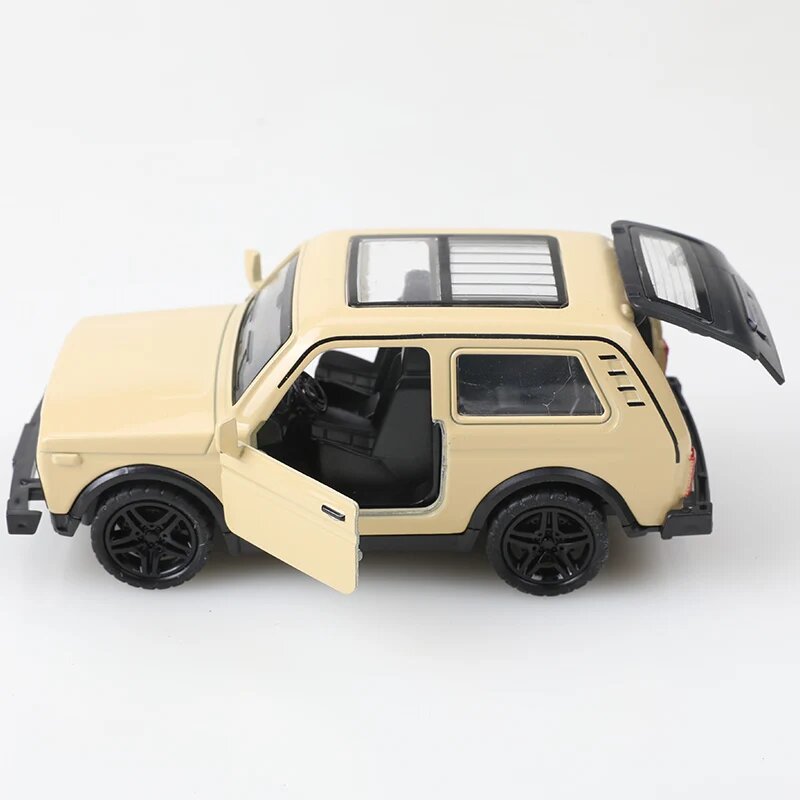 Металлическая модель Lada Niva бежевая 1/36