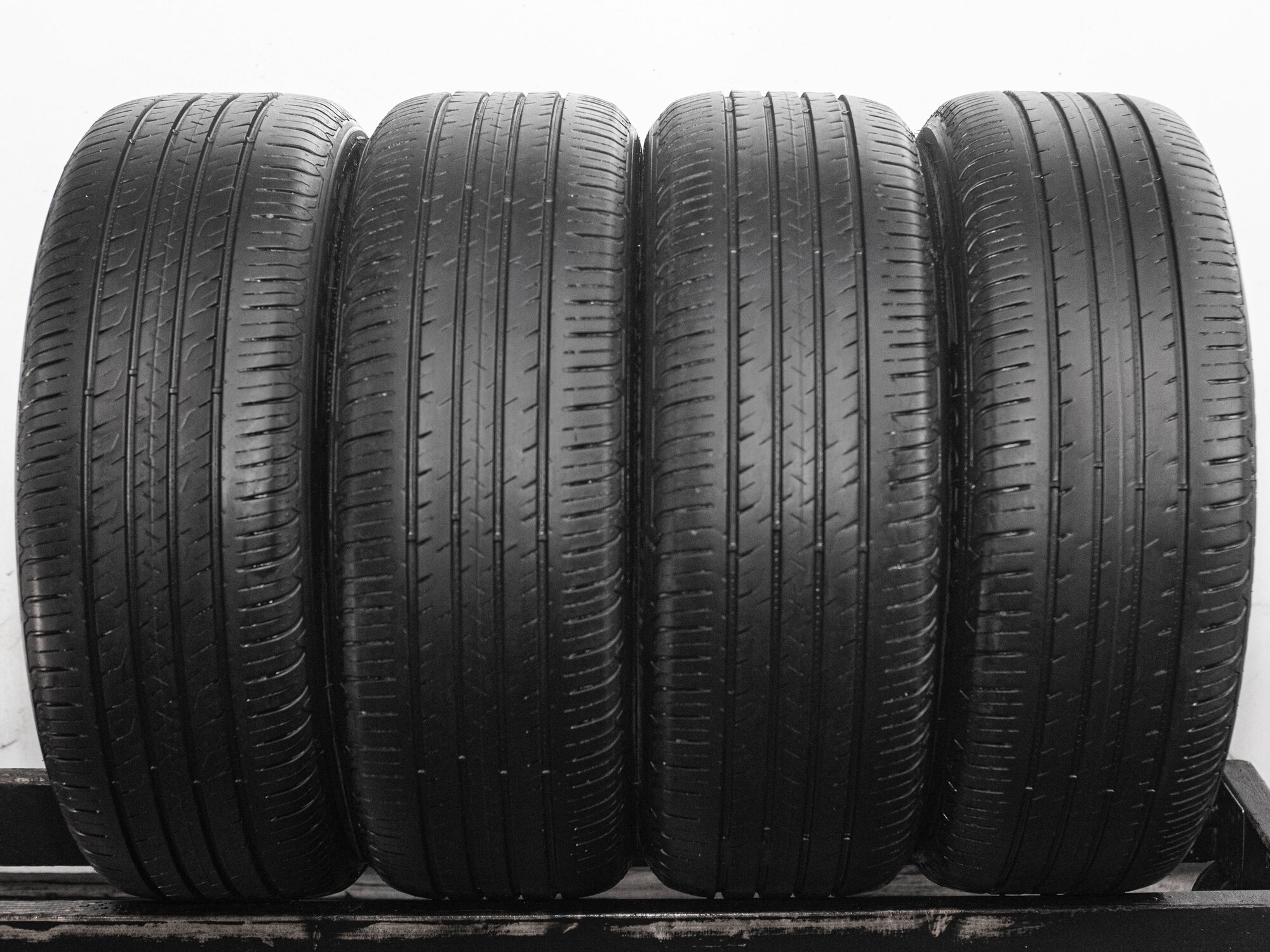 Goodyear EfficientGrip Performance SUV 225/55 R19 99V — фото 1