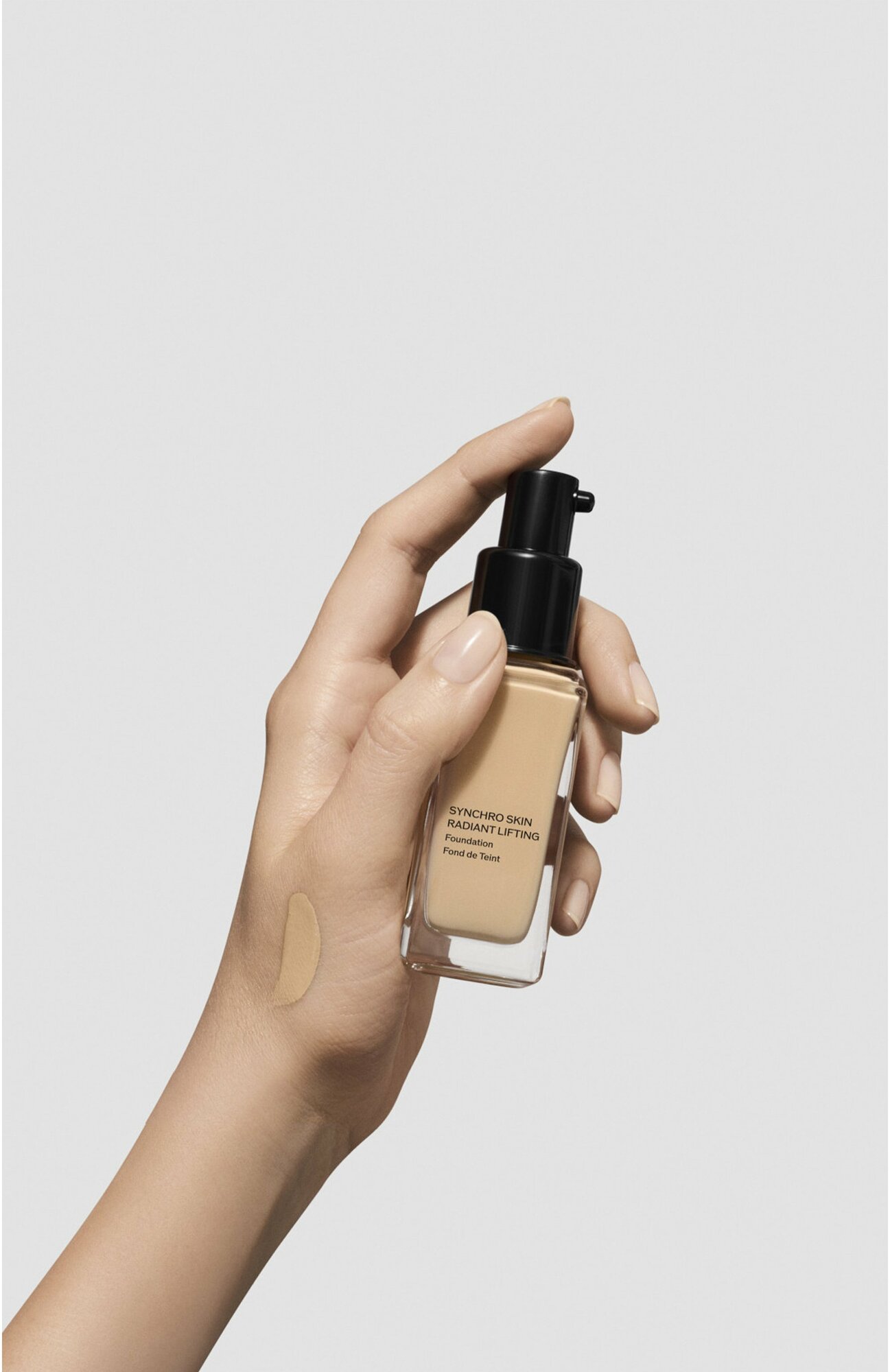 Тональное средство с эффектом сияния и лифтинга Synchro Skin SPF 30, оттенок 220 Linen (30ml) Shiseido