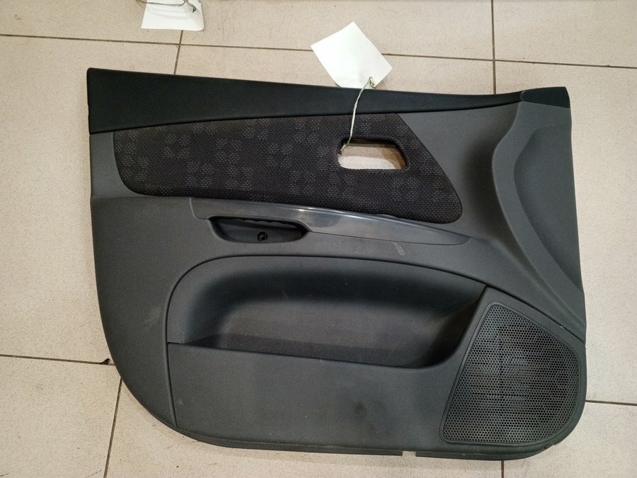 Обшивка двери передней левой от Kia Rio 2005-2011