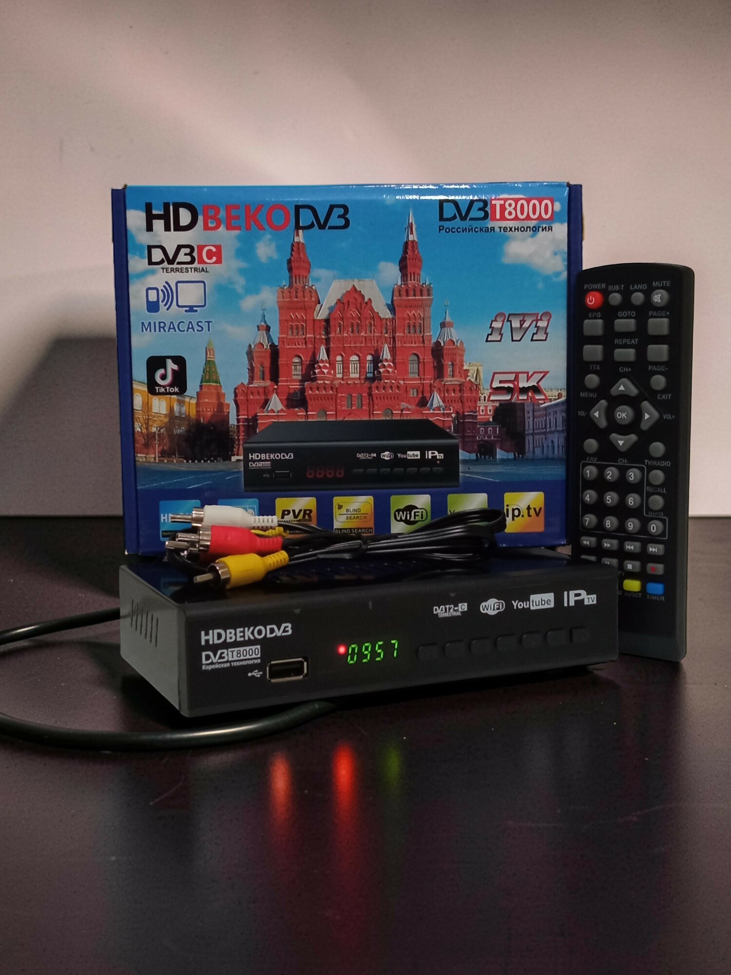 Цифровая телевизионная приставка DVB-T2/C Wi-Fi Miracast T8000 HDBEKODVB (черный)