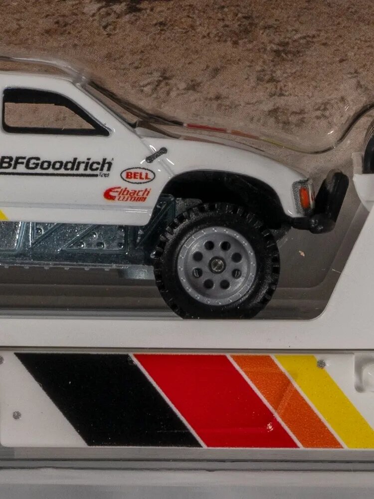 Машинка Hot Wheels Premium Team Transport Fleet Street и Toyota Off-Road Truck, масштаб 1/64, металл, арт. FLF56-HRV39 — фото 1