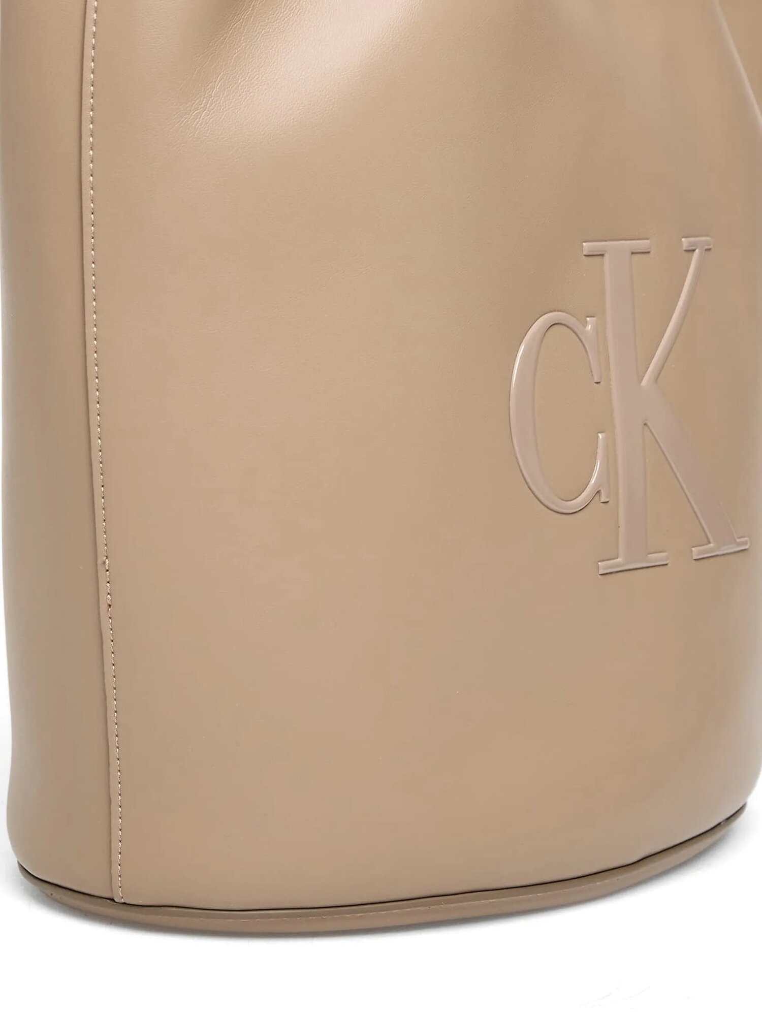 Сумка CALVIN KLEIN Large debossed-logo drawstring bucket bag, разноцветный — фото 1