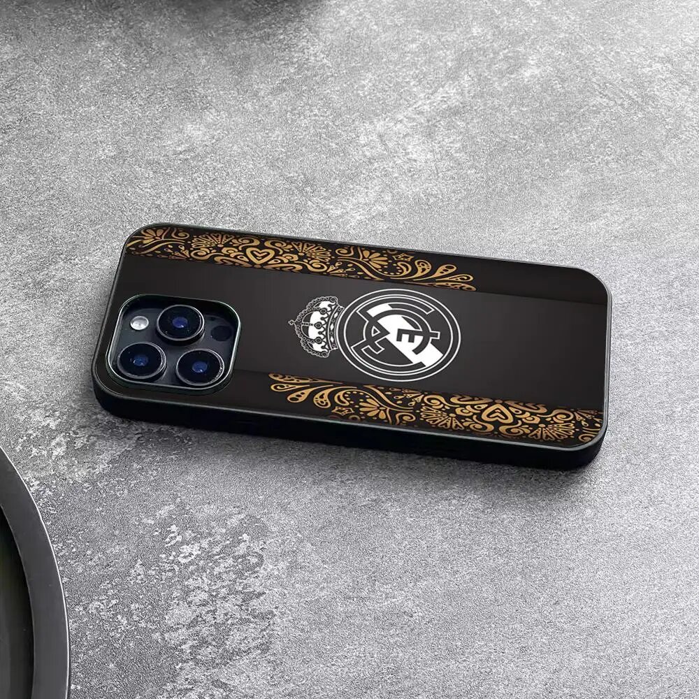 Чехол для iPhone 12 черный с логотипом Real Madrid