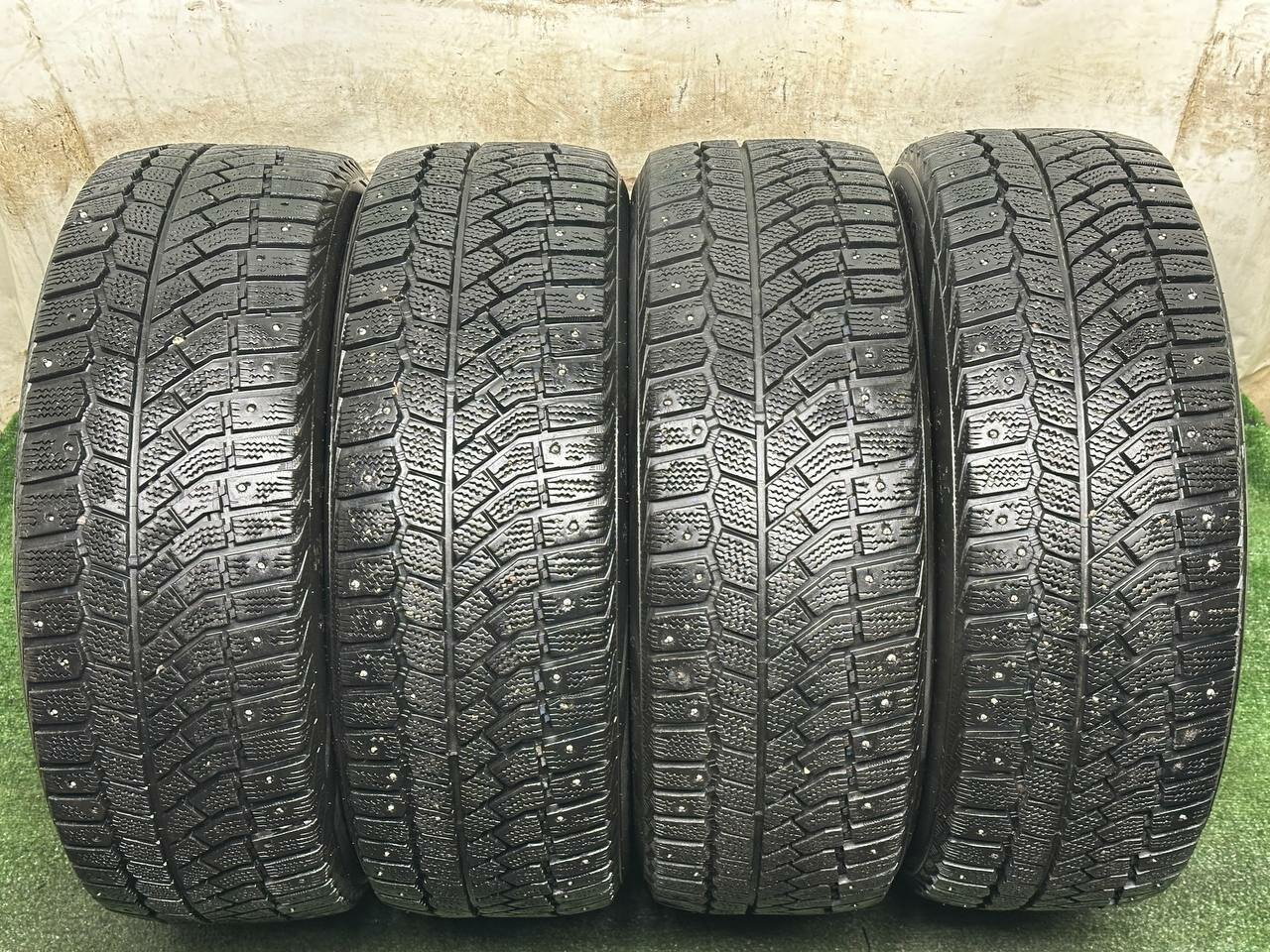 Комплект (4 шт) зимних БУ шин Viatti Brina Nordico 205/55 R16 20% износ YHH742213