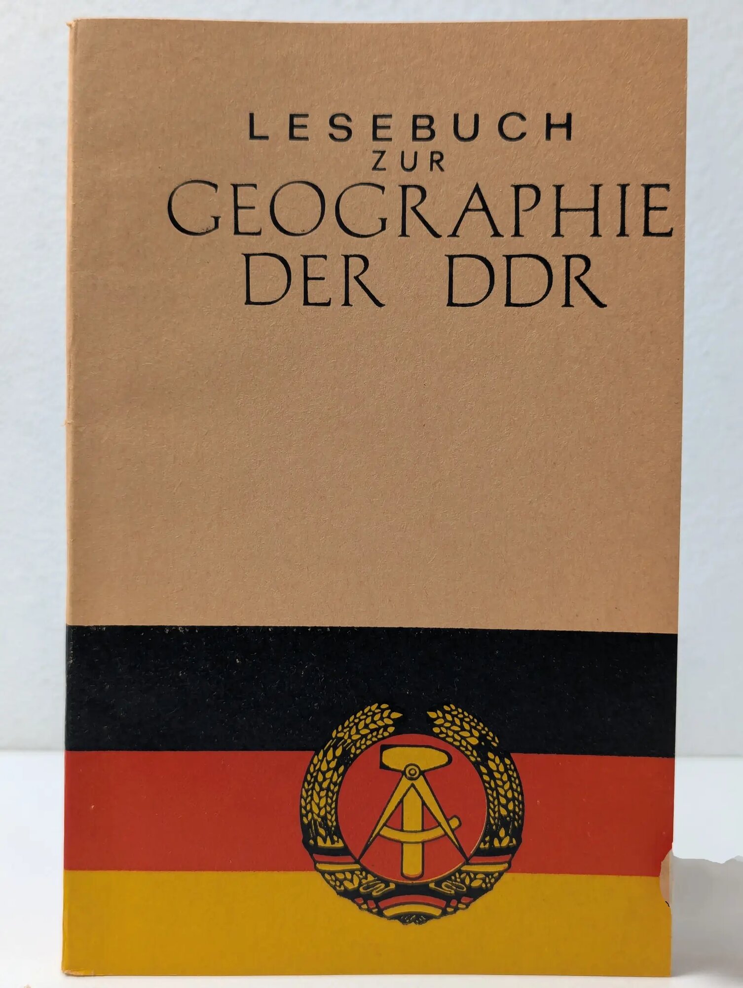 Читаем по-немецки. Lesebuch zur Geographie der DDR. Книга для чтения по географии ГДР Вереина Ирина Александровна (сост.) 1980