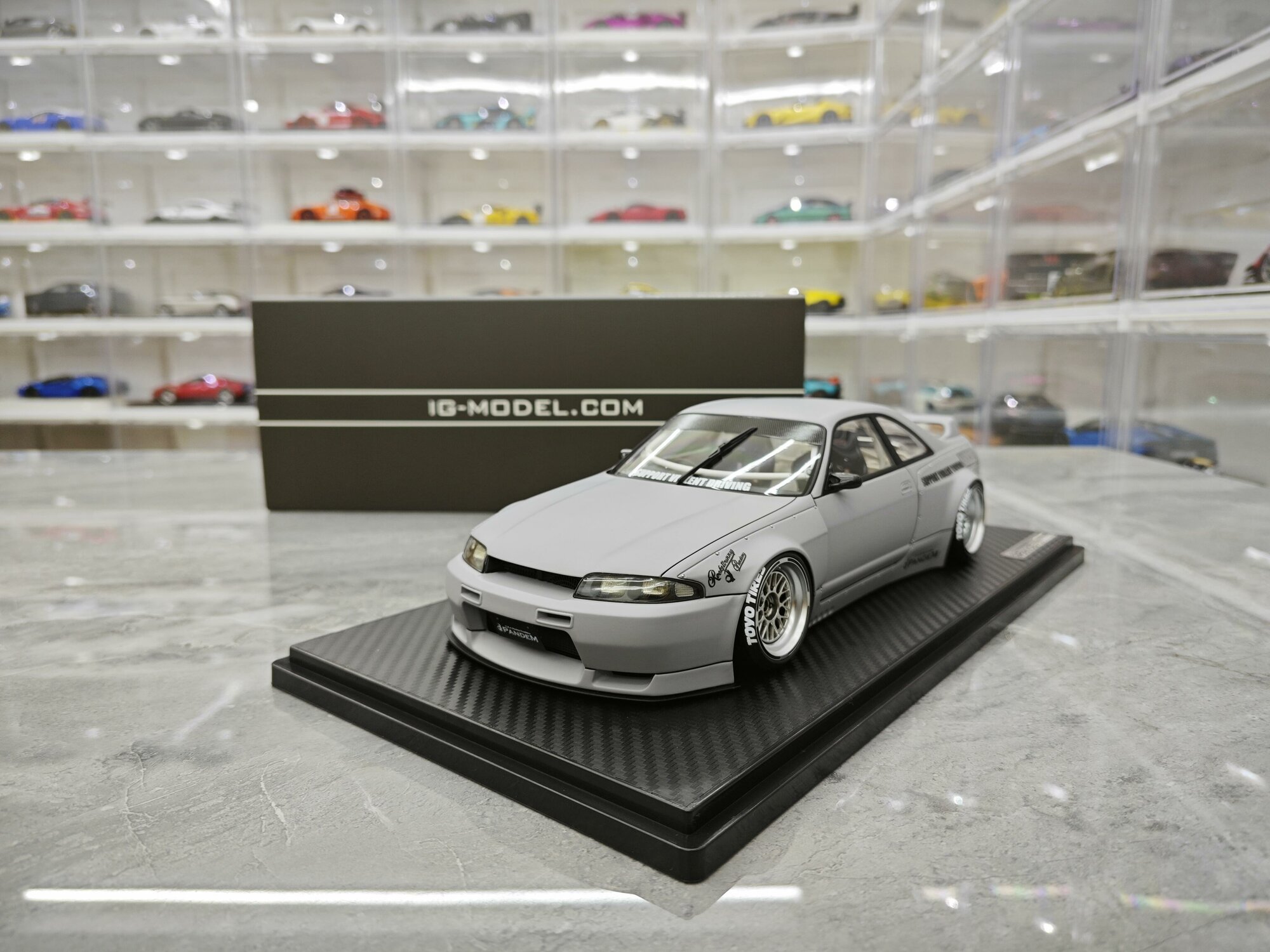 Машинка Ignition Model 1:18 Ниссан GTR R33 Модель из смолы