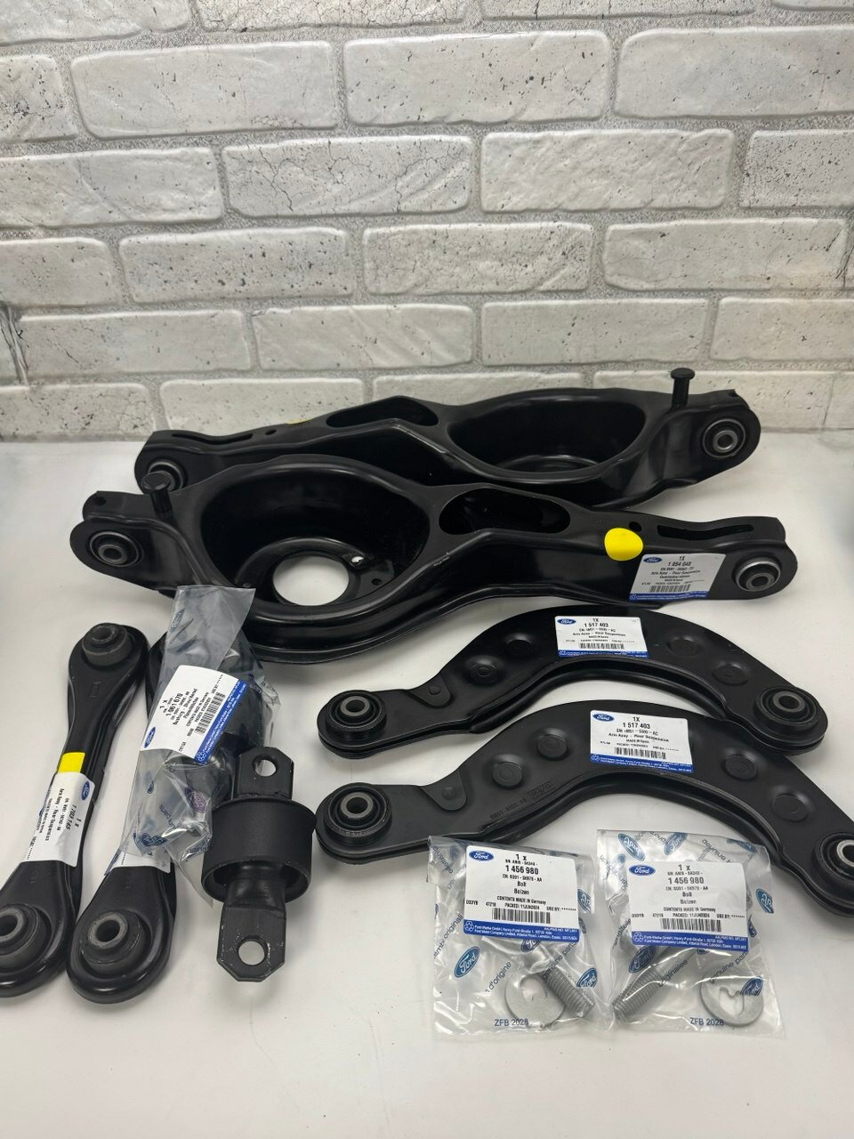Оригинальный комплект рычагов задней подвески Ford Focus 3