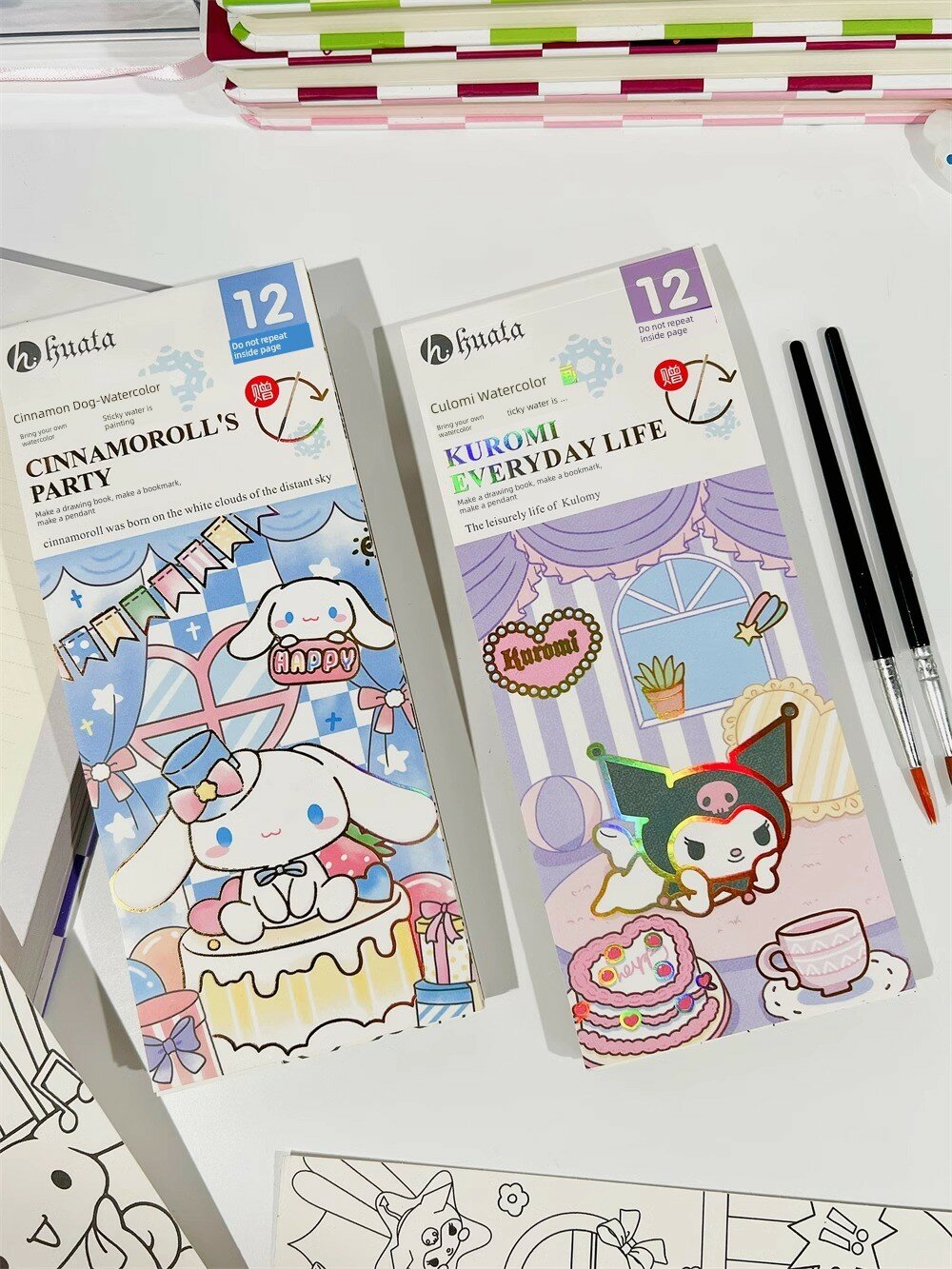 Набор с темами Little Yu и Little Library, включая по 1 кисти для раскрашивания