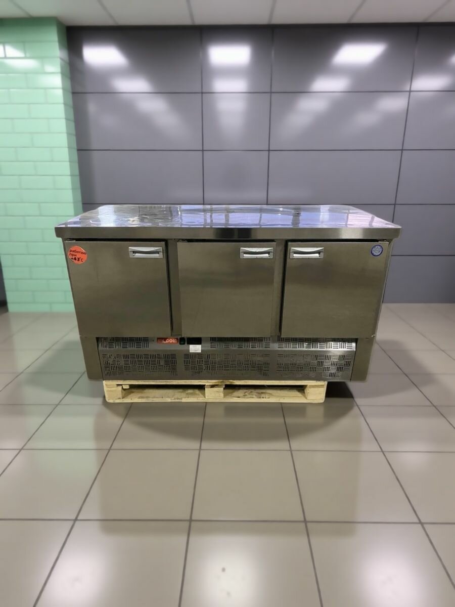 Стол холодильный Hicold GNE 111/TN. Товар уцененный