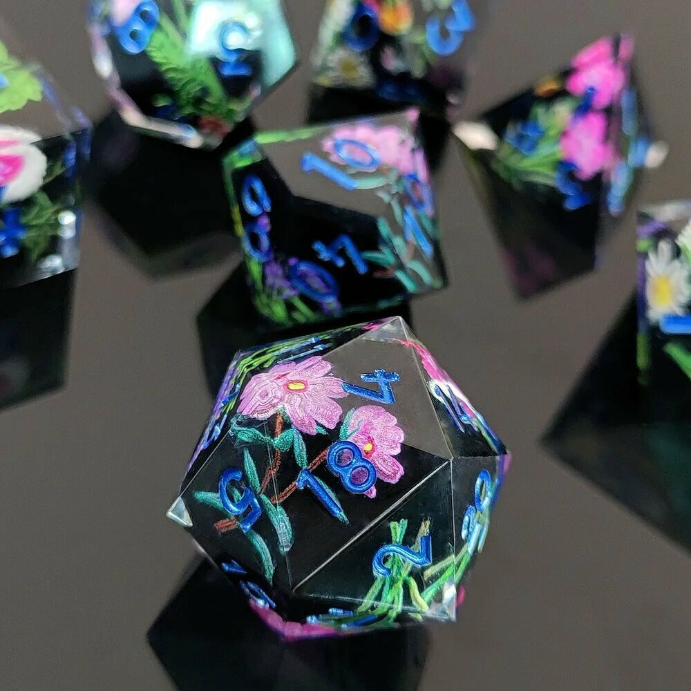 Дайсы ручной работы (игральные кости, кубики), Сердцевина цветка, ДнД, Dungeons and Dragons, Pathfinder RPG (набор 7шт)