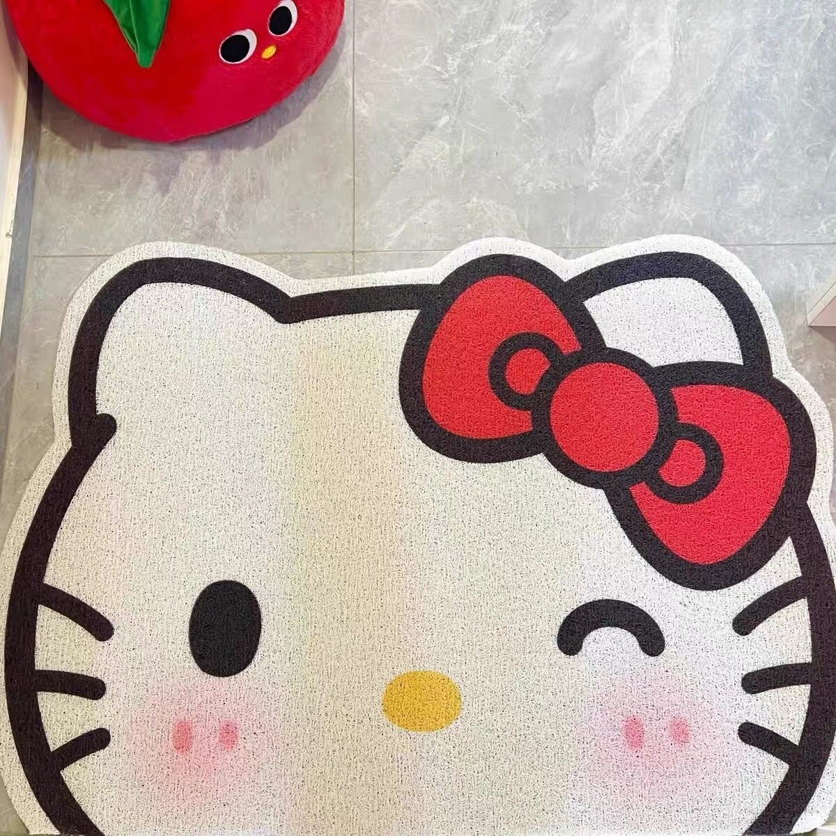 Коврик-петля Hello Kitty Q-версии для удаления пыли, предназначенный для прихожей, может использоваться как коврик с мультяшным рисунком, поддается обрезке до нужного размера и не скользит.