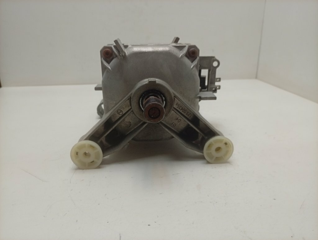 WLL2416EOE/01 кт73 Двигатель для стиральной машины Bosch 1BS6525-8BC б/у