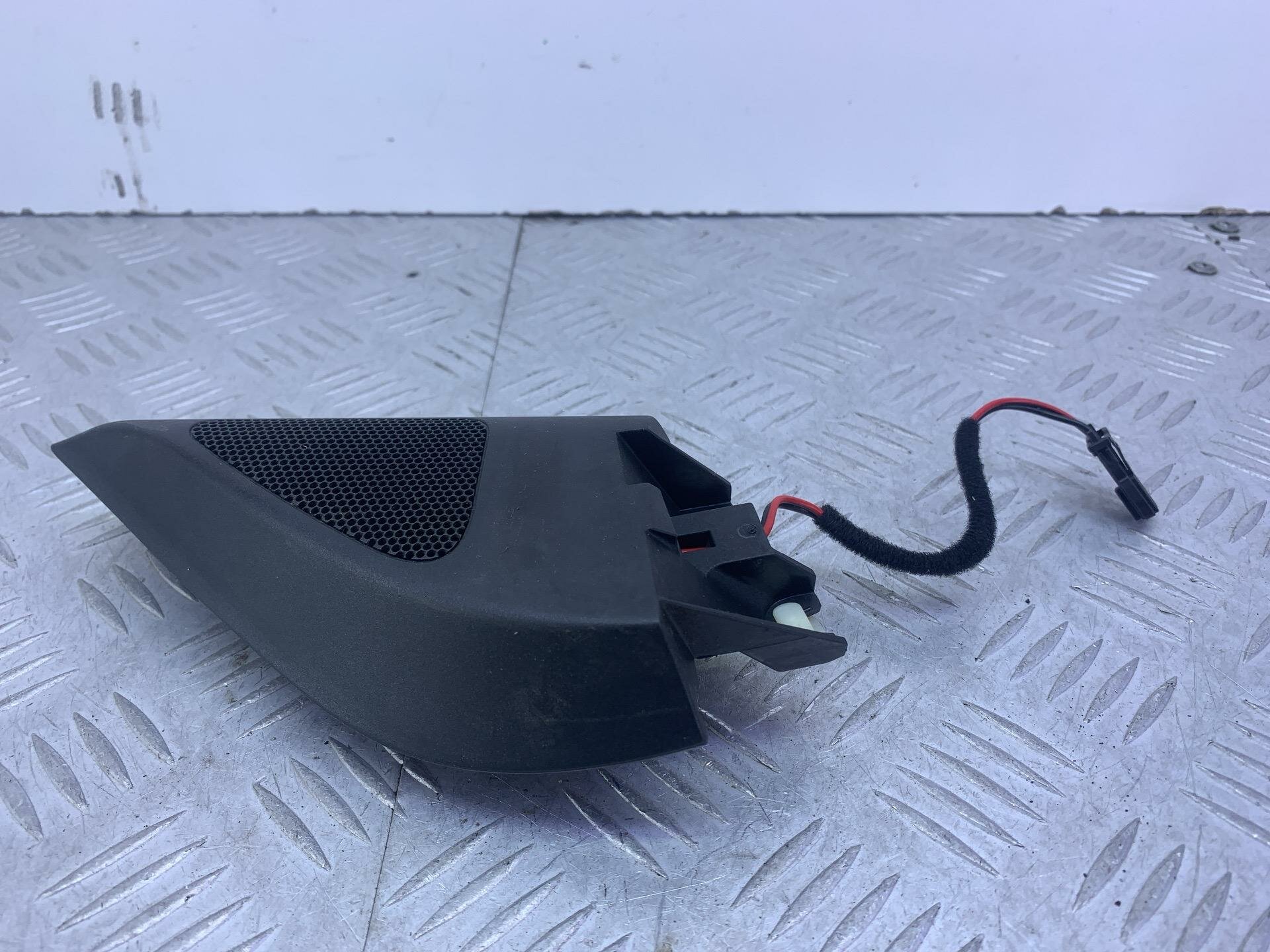 Динамик высокочастотный (пищалка) двери передней правой Volkswagen Passat B6 2006 3C0035411