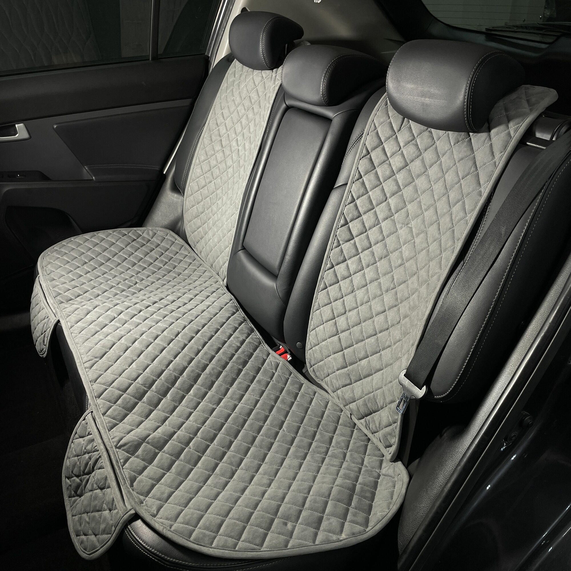 Накидки для Audi A1 A3 A4 A5 A6 A7 A8 / Ауди Q3 Q5 Q7 Q8 / 80, 100 и др. на задний ряд из алькантары, серый
