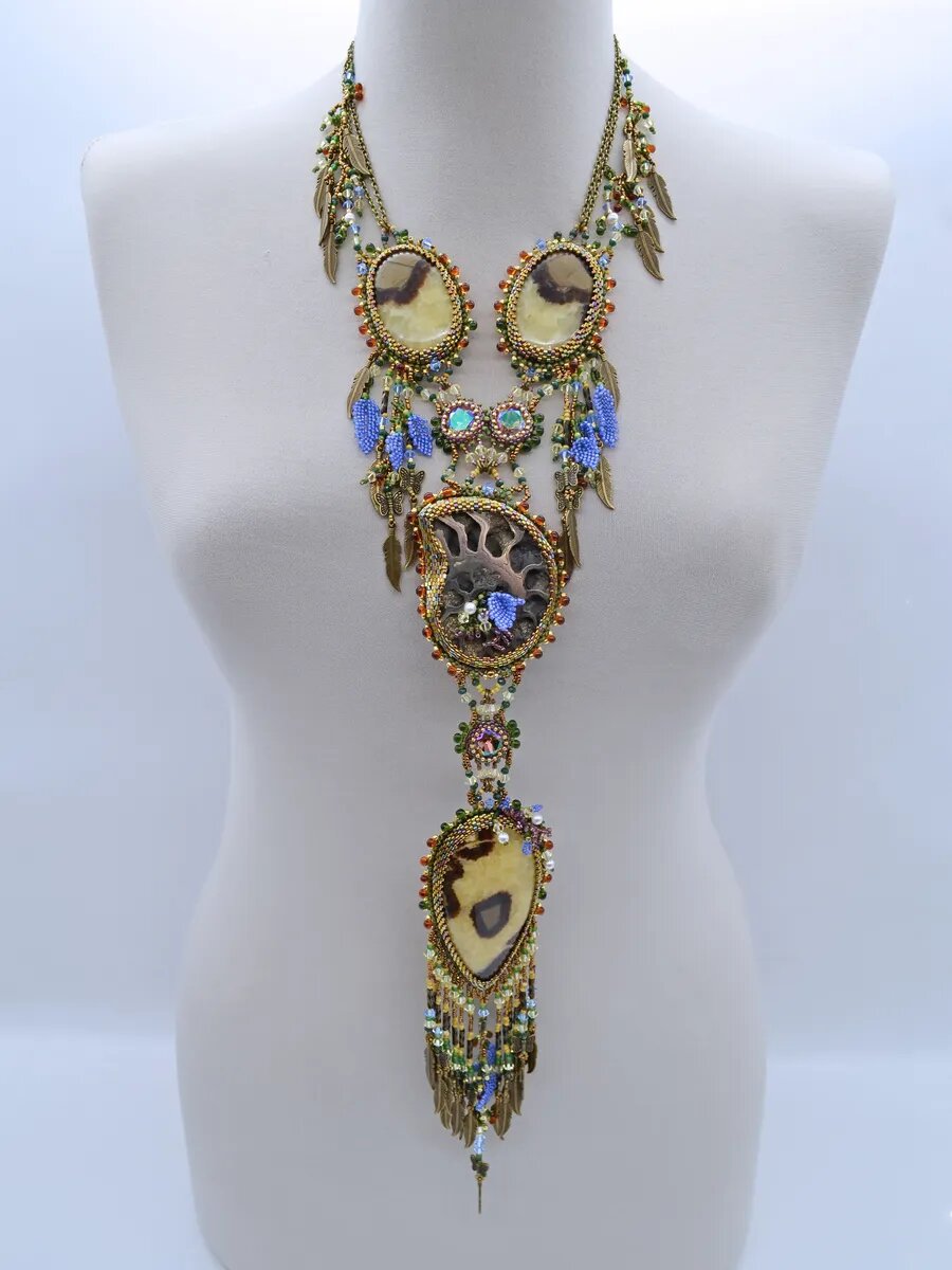 Колье, кристаллы Swarovski, бисер, кристалл, зеленый, коричневый, желтый, голубой — фото 1