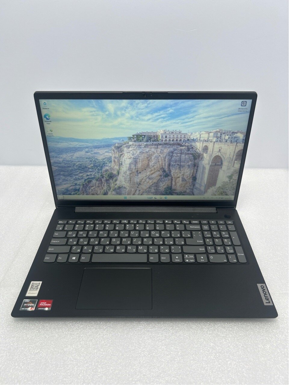 Ноутбук Lenovo V15 G2-ALC (82KD002QRU) 15.6"/AMD Ryzen 5 5500U/RAM 8GB/SSD 256GB/AMD Radeon graphics/TN/1920x1080/Win10/Подсветка кл-ры: нет/Черный. Состояние: Уценка/небольшие след. на матрице от клавиатуры/B1