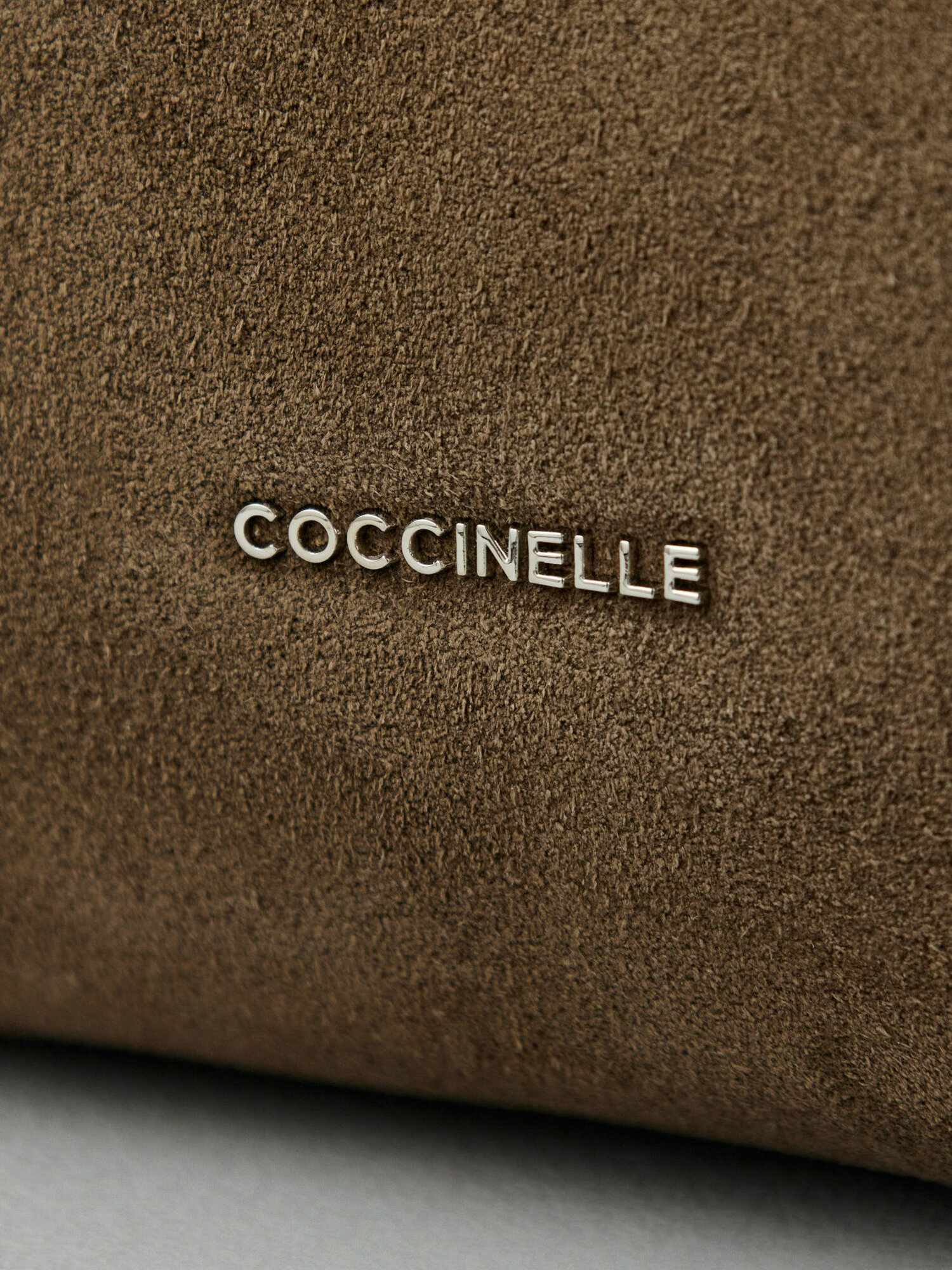 Сумка тоут COCCINELLE, фактура бархатистая, зернистая, коричневый — фото 1