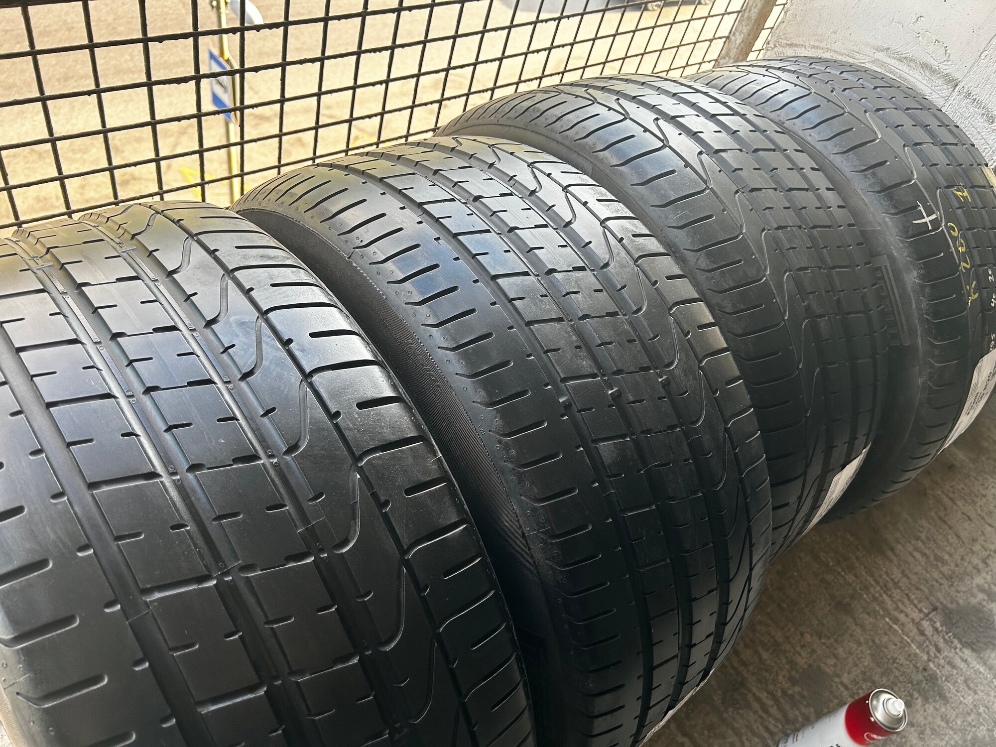 Pirelli P Zero 295/40 R20 110Y — фото 1