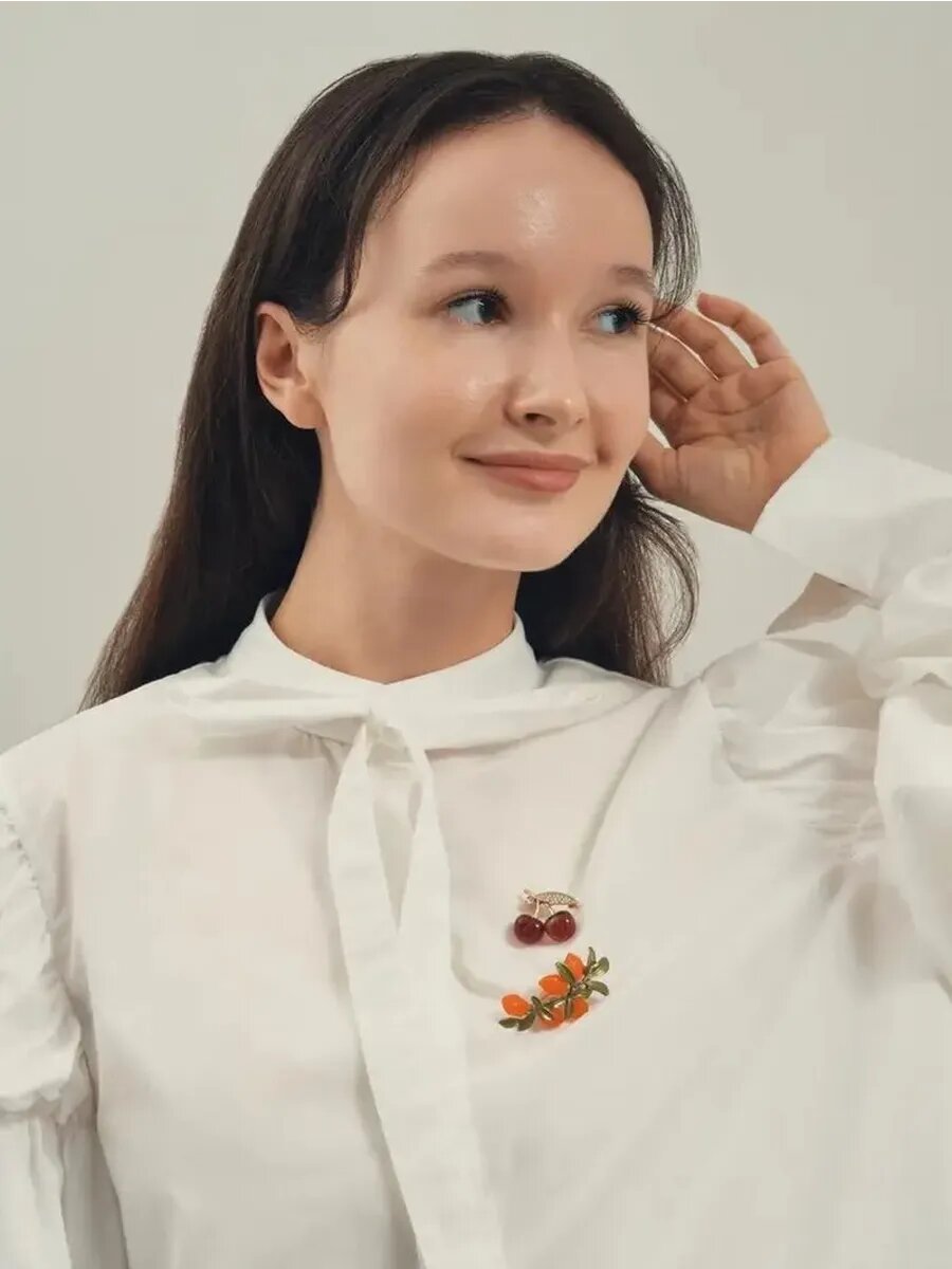 Брошь, пластик, стразы