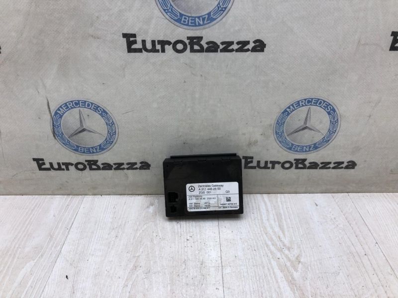 Блок управления центральным замком Mercedes-Benz W211 A2114452500