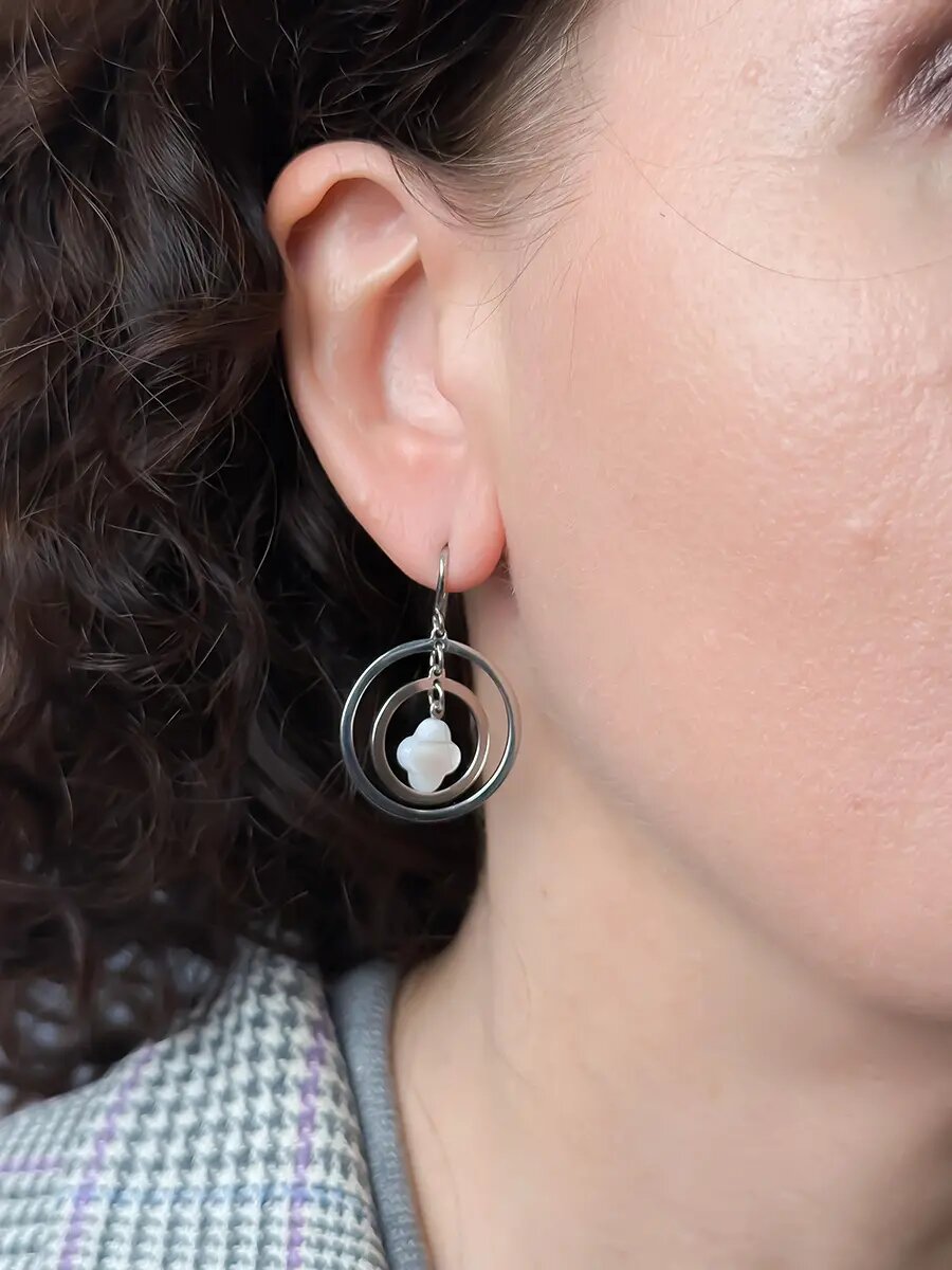 Серьги с подвесками, серебро, 925 проба, родирование, перламутр