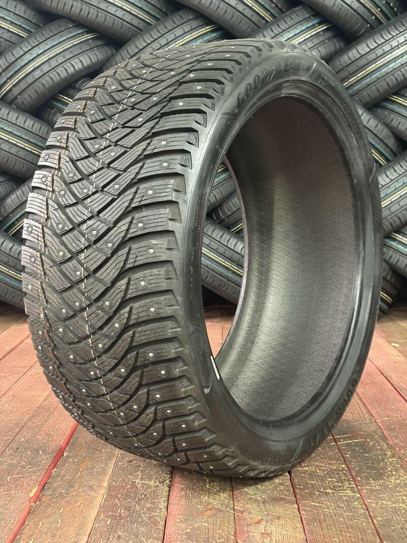 Зимняя шипованная шина Goodyear Ultra Grip Arctic 2 295/35 R21 107T шип SUV FR XL