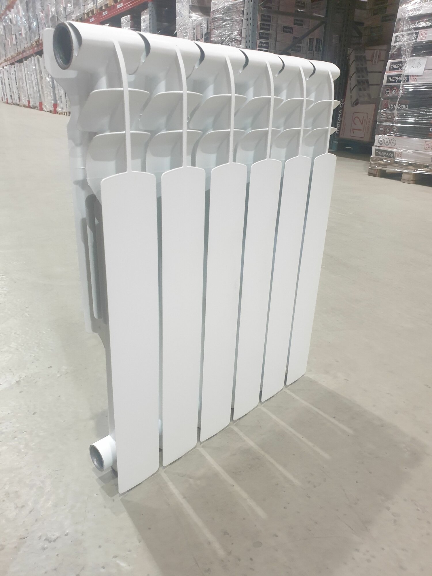 Радиатор алюминиевый THERMA Q2 500/80 8 секций 1048 Вт. Товар уцененный