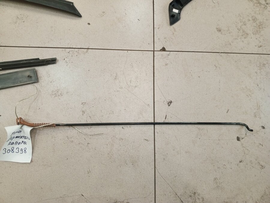 Держатель капота от Volkswagen Polo Sedan 2010>